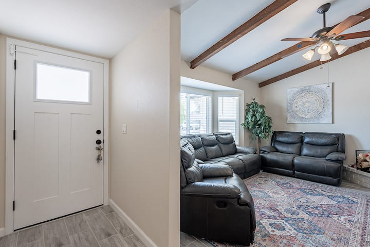 5br/3ba Gilbert Group Luxury Stay | Sleeps 12 - Mesa, AZ