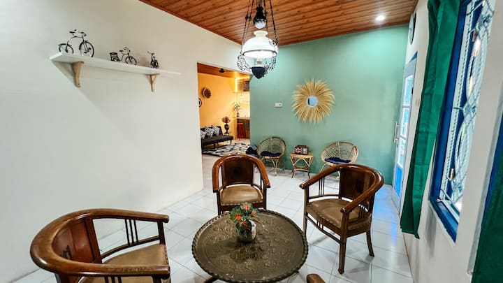 Tuwin Guest House | 3 Bdr | Netflix | 7 Person - Yogyakarta