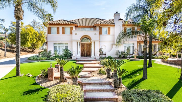 Castle Mansion On The Hills - Riverside