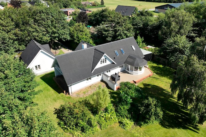 Totalt Ugeneret Villa Med Have - Tversted