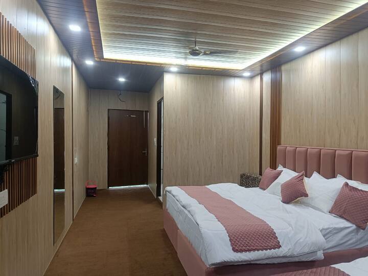 Luxury Double Bed Room - Barkot