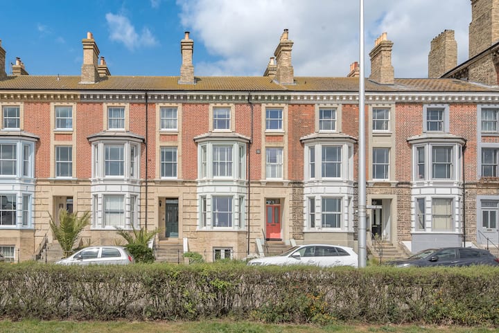 Spacious 4br On The Esplanade - Lowestoft