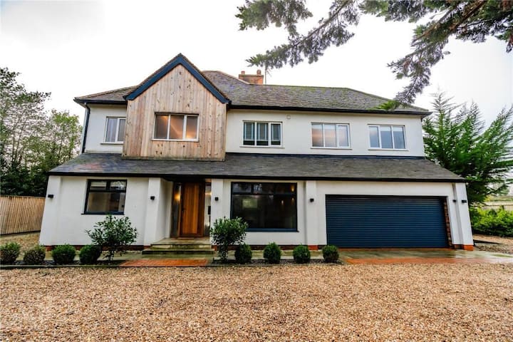 Large 4bed | Contractors Welcome | Big Living Area - Cleethorpes