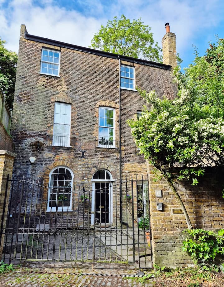 Coach House Greenwich - London