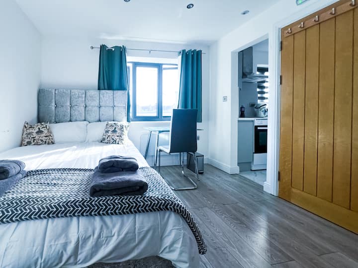 Cozy Studio Near Central
London - Ilford