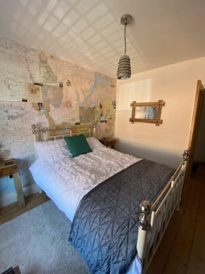 Fig Tree Flat - Glastonbury