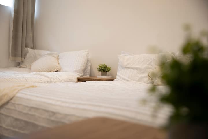 Xl Modern Studio Flat In Kent - Maidstone