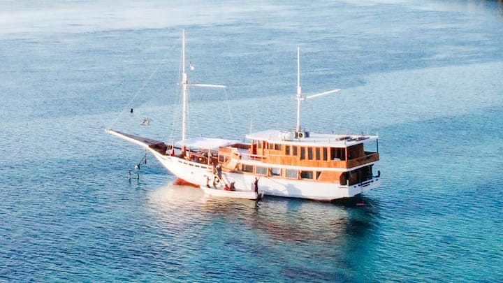 Phinisi Odyssey Komodo Island - Labuan Bajo