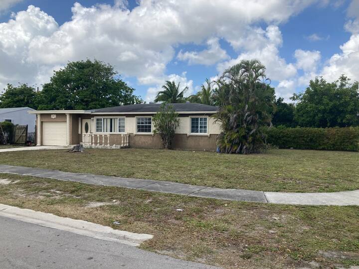 Miramar Near Dolphin Stadium - Miramar, FL