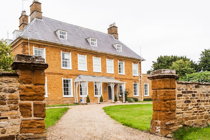 Ecton House – Exclusive Hire For Up To 18 Guests - Northampton