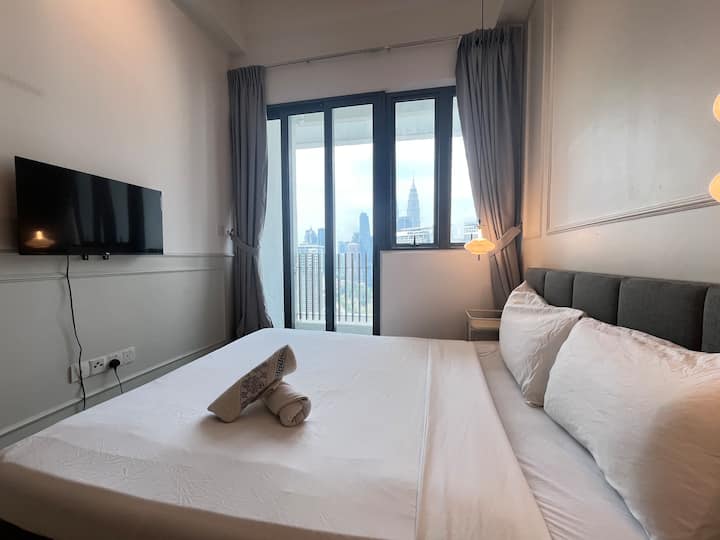 Lovely Klcc View Studio Balcony@colony Infinitum - Kuala Lumpur