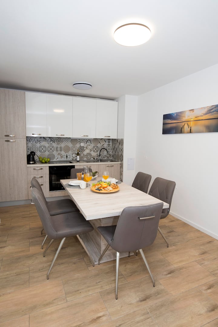 Apartman Cvita 1, Near The Beach, Private Parking - Omiš