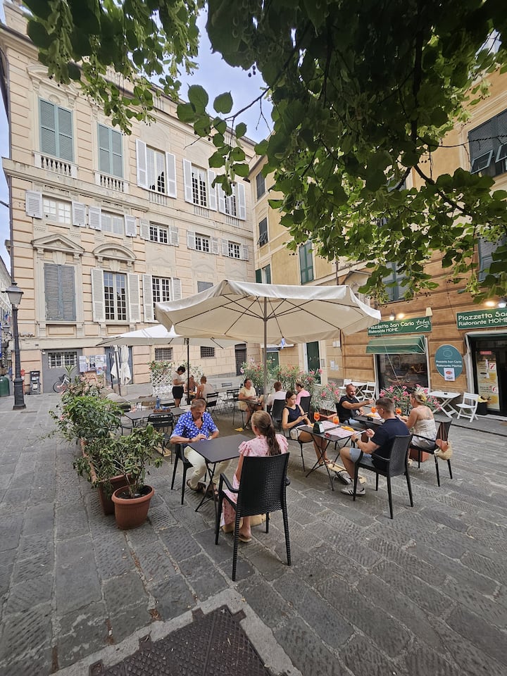 Royal's Neighbors - Genua