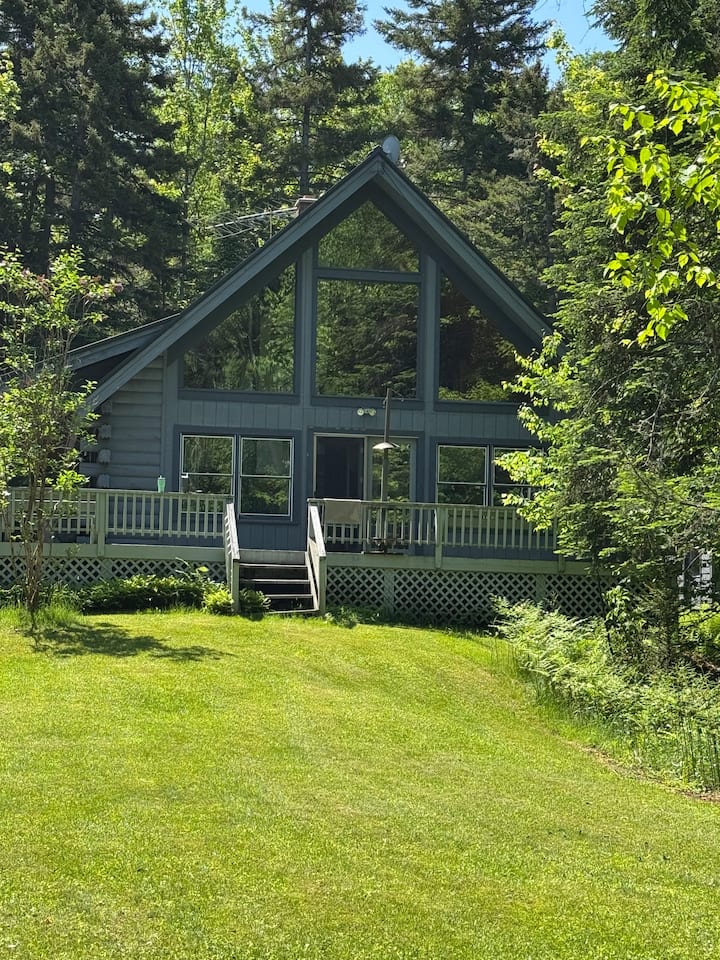 Outta Range – A Cozy Log Home Retreat - Rangeley, ME