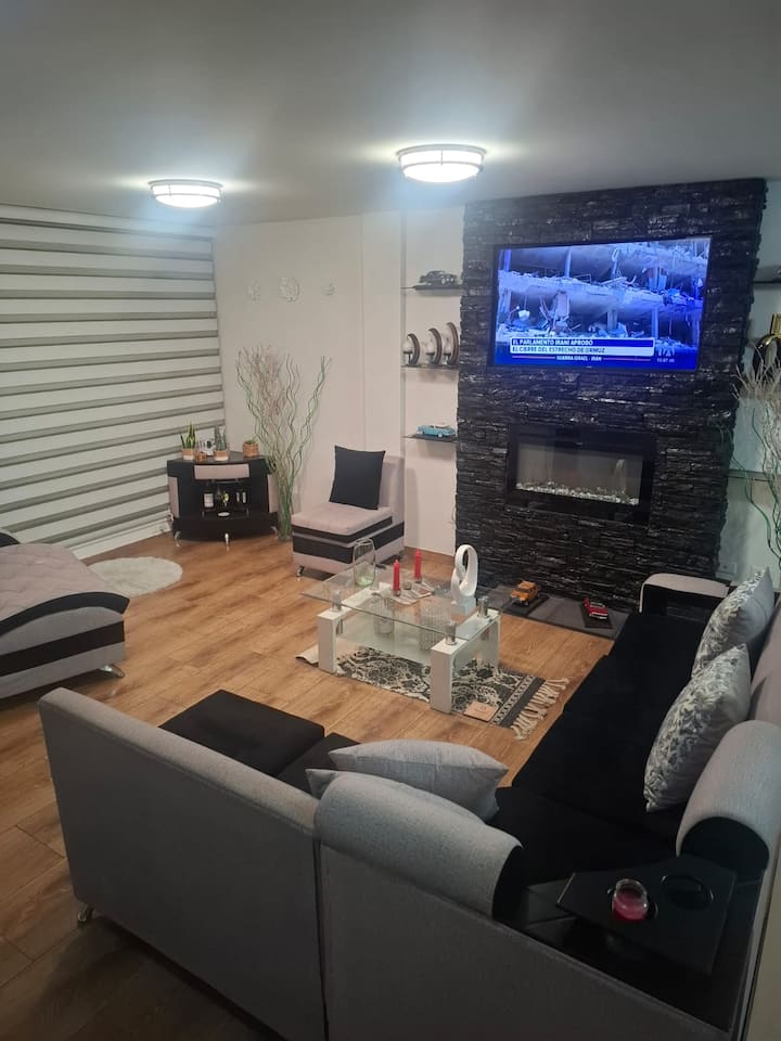 Acogedora Casa Moderna - Quito