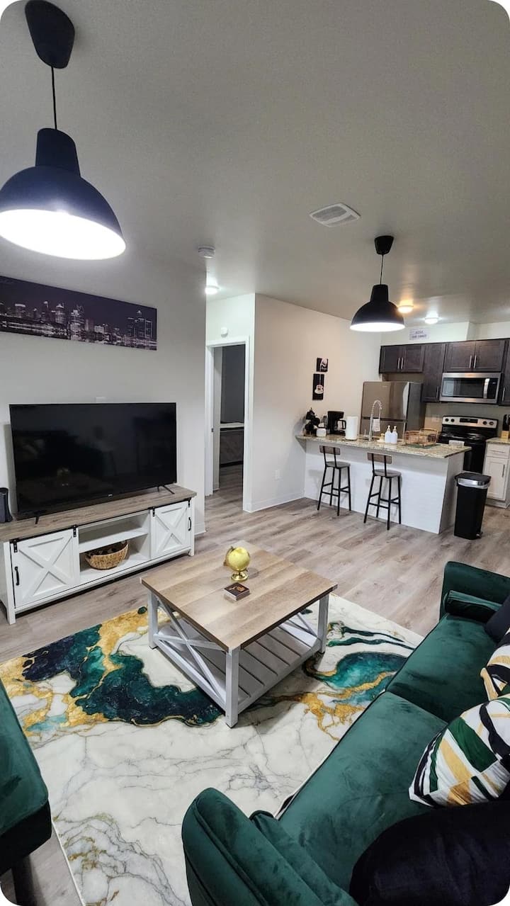 Apartment In Midtown W/ Balcony - Detroit, MI