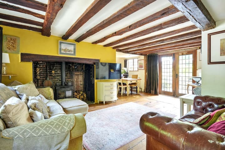 Perfect Booking | The Buttery 500 Year Old Cottage - Maidstone