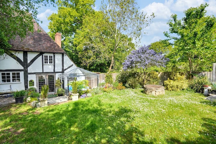 Perfect Booking | The Buttery 500 Year Old Cottage - Maidstone