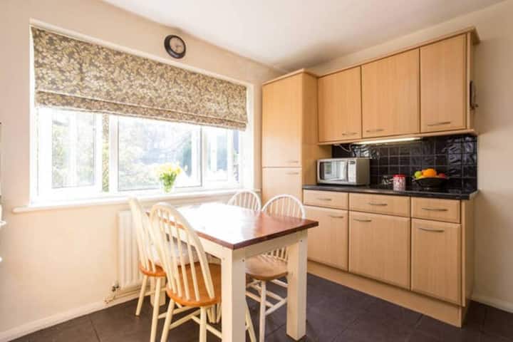 Spacious Room Near Heathrow/richmond/river Thames - Twickenham