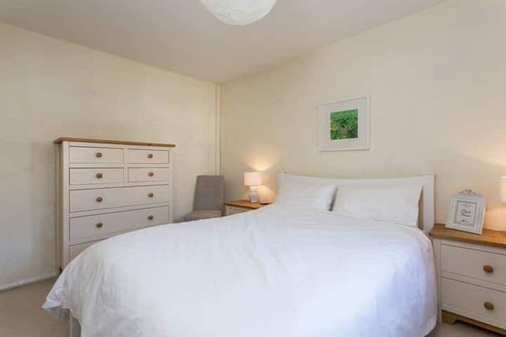 Spacious Room Near Heathrow/richmond/river Thames - Twickenham