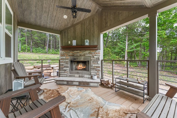 Tiny Home On 52 Acres, Private Pond 1/4 Mile Hike! - Rockaway Beach, MO