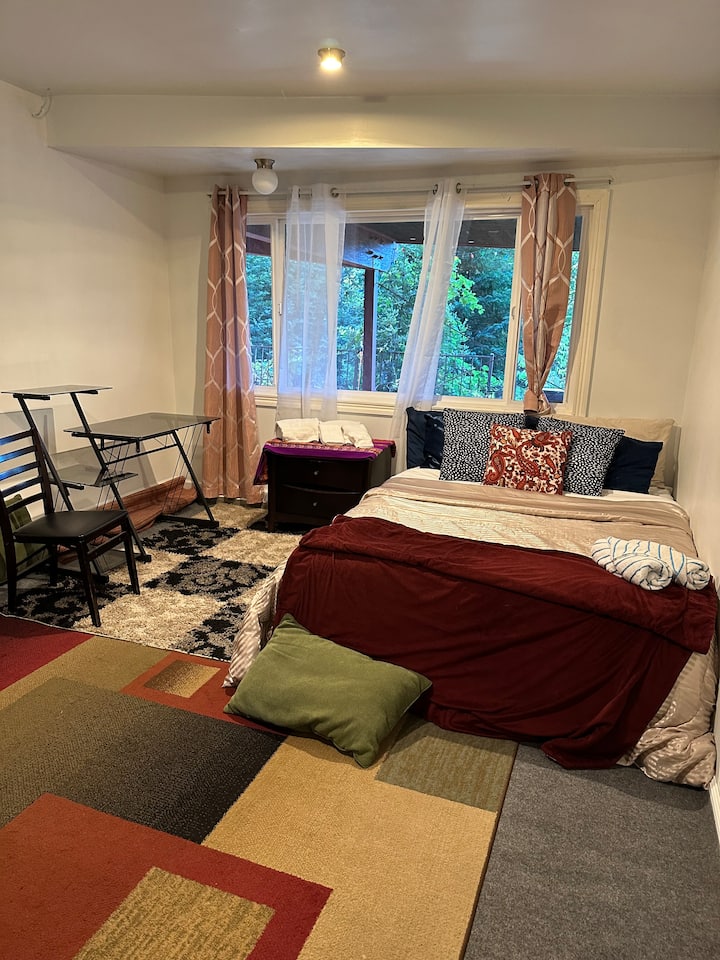 Spacious Room With Shared Bath - Felton, CA