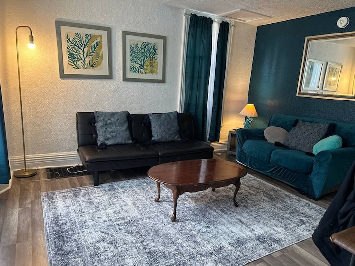 *Clean & Cozy Lower Unit 5 Minutes From The Falls - Niagara Falls, NY