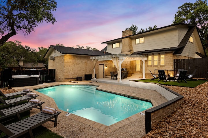 Family Retreat! Heated Pool | Hot Tub | Game Room - San Antonio, TX