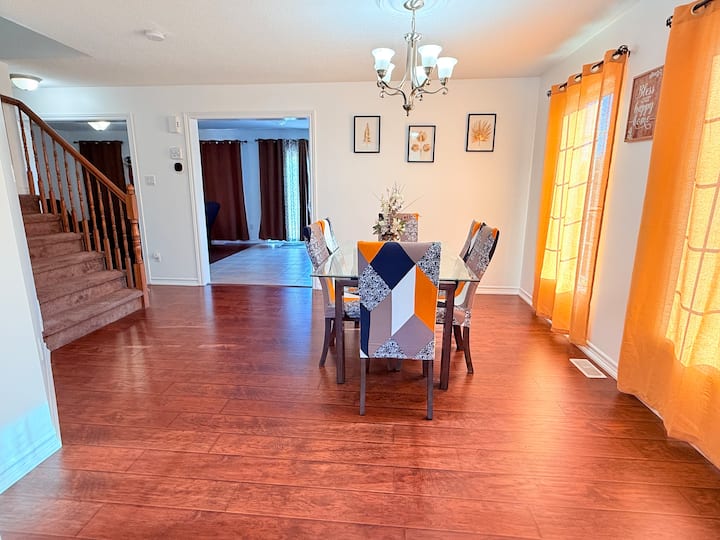 Luxurious 3br Home + Suite - 오타와
