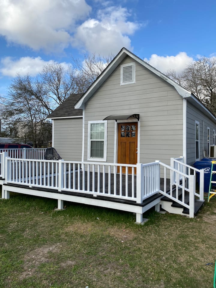 Enjoy This Beautiful Small House - Eagle Lake, TX