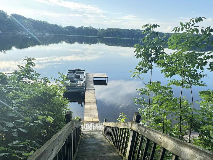 Janou Lake House - Hastings, MI