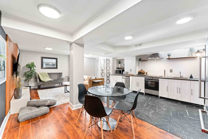 Custom 3 Bedroom  Basement Suite In Orleans - Ottawa
