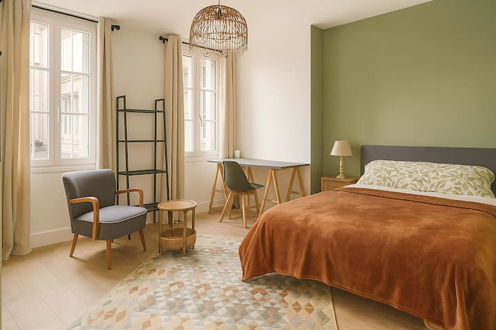 Chambre Cosy Dans Loft Design - Blois