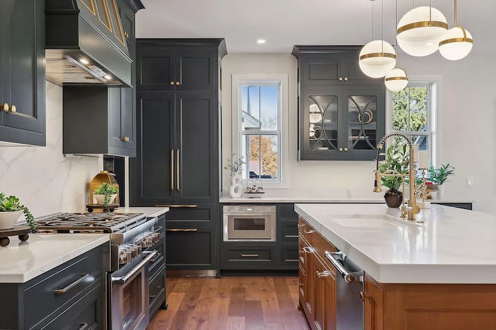 Brand New! Luxury Downtown Wayzata 5br Home - Wayzata, MN