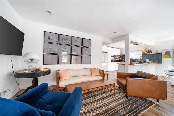 Chic 3br La Stay + Private Yard - Los Angeles, CA
