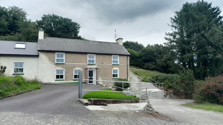 Charming Farm House - Skibbereen