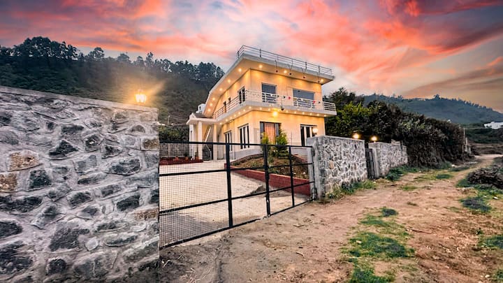 Peaceful Five Bedroom Villa With Mountain View - Kodaikanal