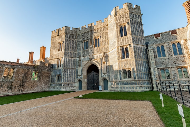 The Gatehouse At St Osyth Priory - Walton-on-the-Naze