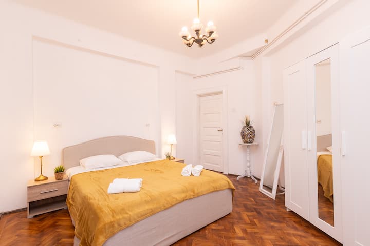 The Walter Salon - Unirii Square - Bucarest