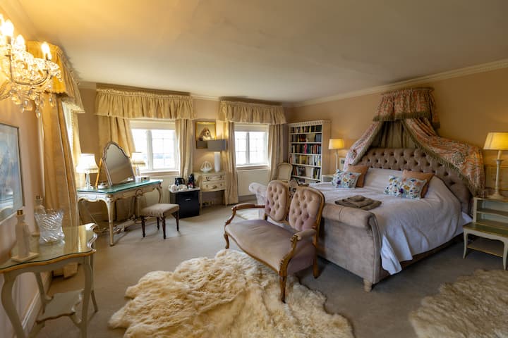 Belvoir Lodge | Sleeps 18 | Belvoir Castle. - Melton Mowbray