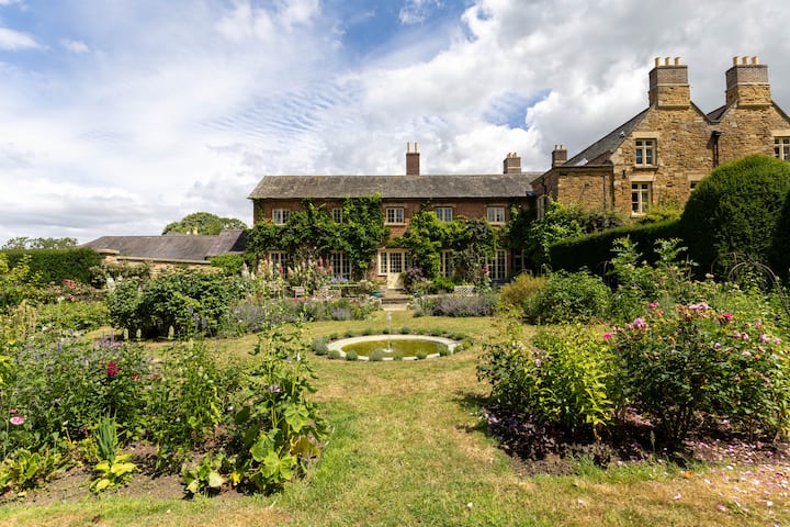 Belvoir Lodge | Sleeps 18 | Belvoir Castle. - Lincolnshire