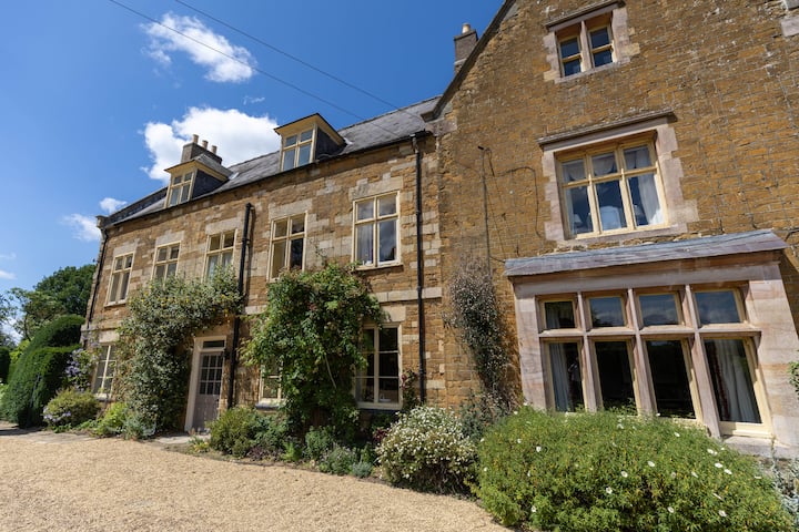 Belvoir Lodge | Sleeps 22 | Belvoir Castle - Melton Mowbray