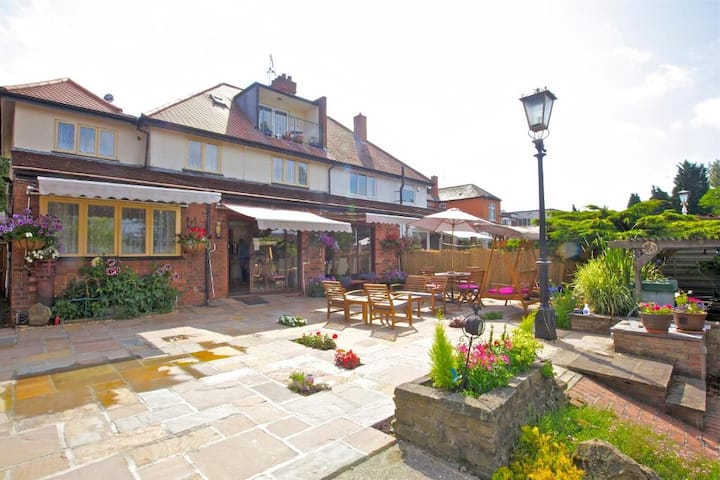 Double Room En Suite - Beverley, UK