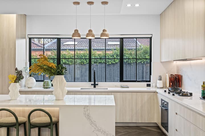 Mont Albert Luxury Townhouse - Box Hill