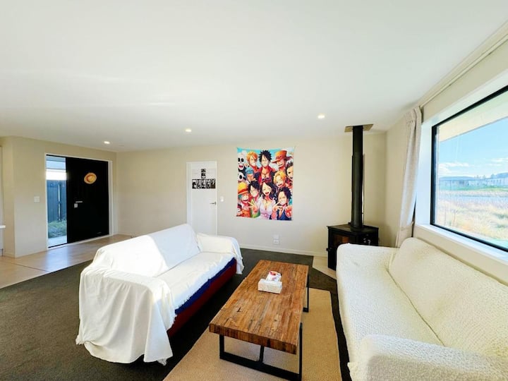 Twin Bedroom Shared Bathroom - Lake Tekapo