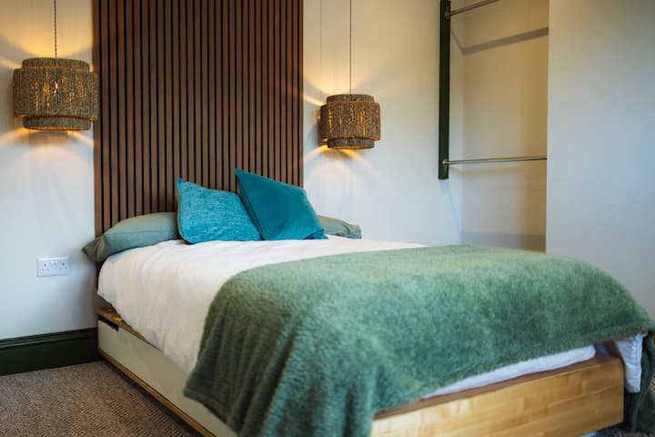 Whole House, 5 Bed Property - Durham