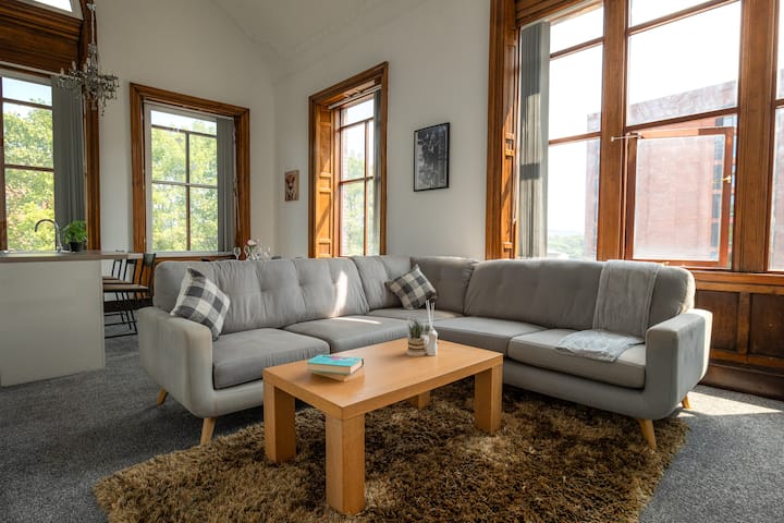Two-story Suite In Rochdale / Free Parking / 2 Br - Rochdale