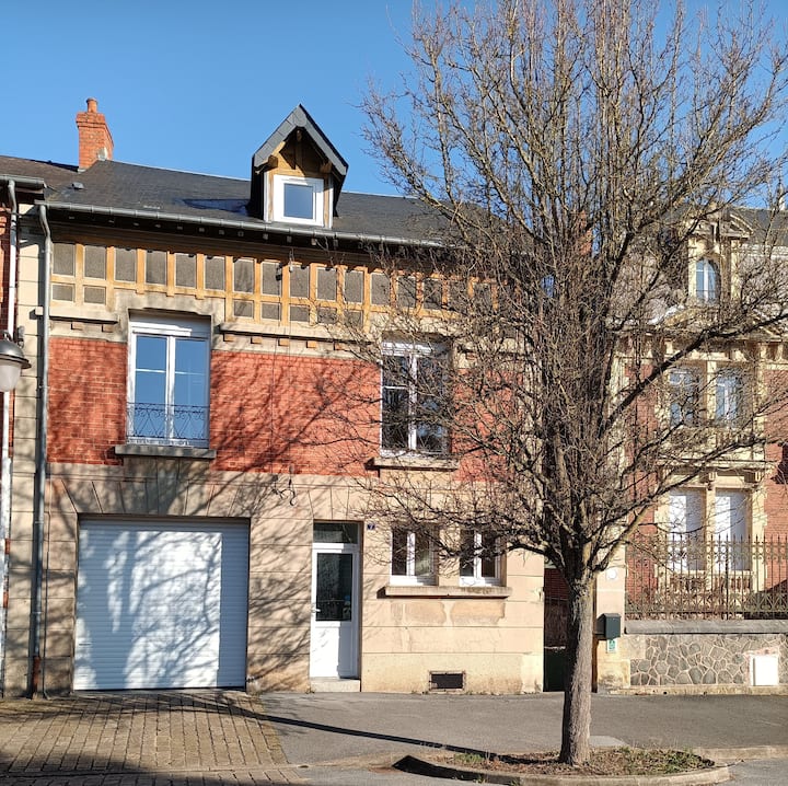 "La Roseraie" Au Bord De La Meuse. - Ardennes