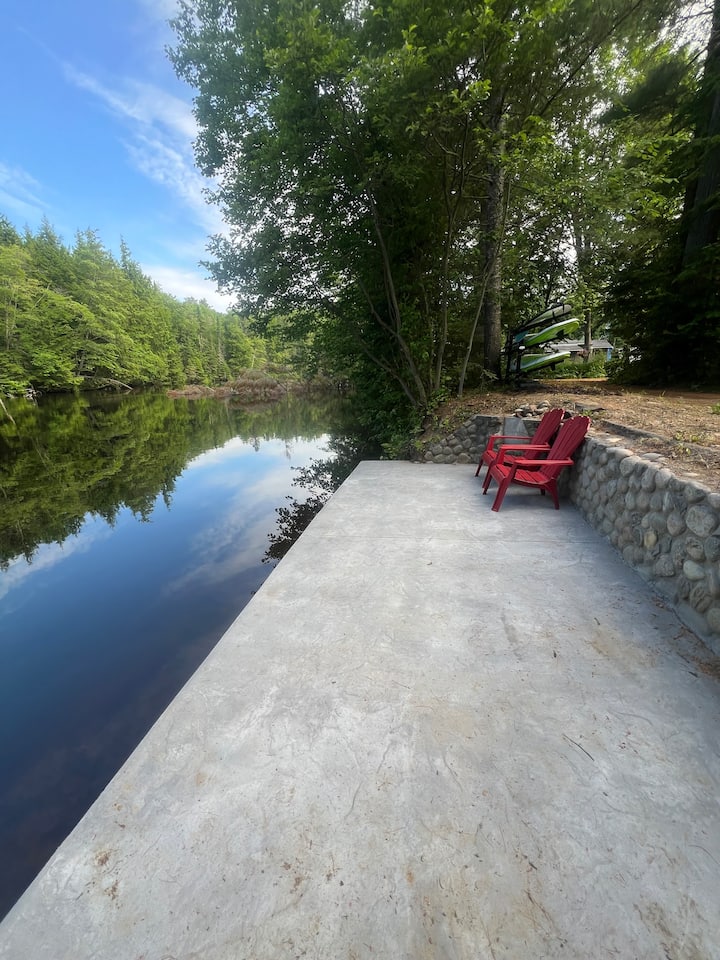 Cozy Riverside Cabin - Bracebridge