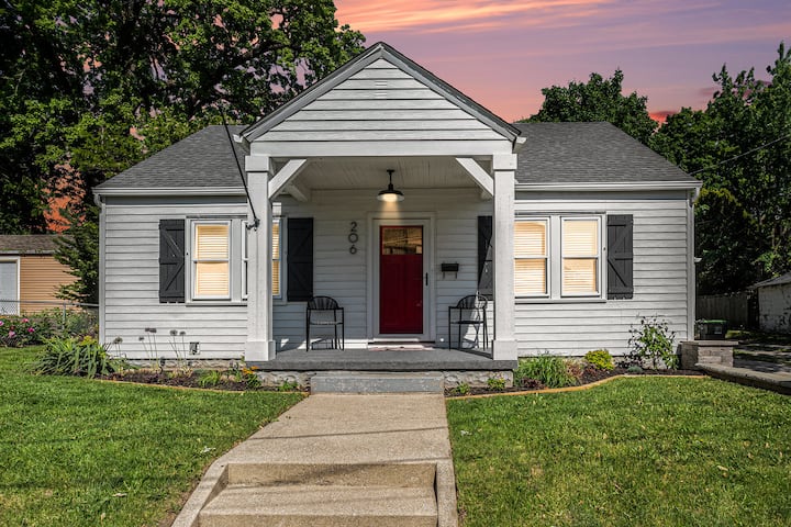 Tail-end Academy *Dog Friendly* - Valparaiso, IN